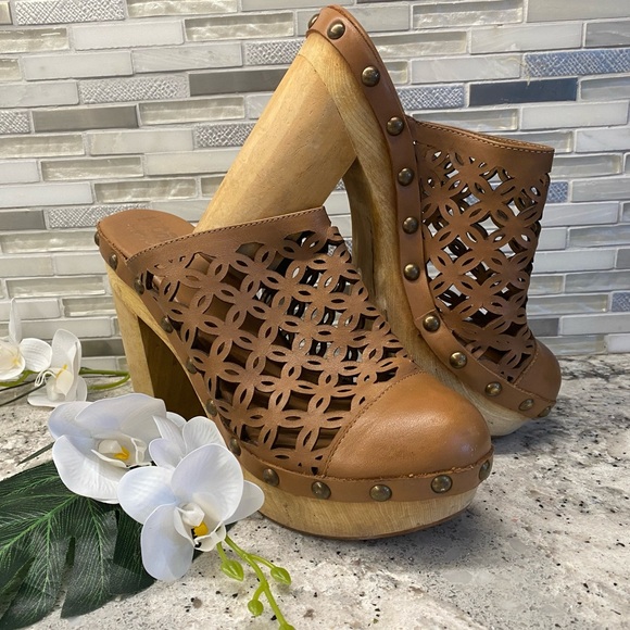 Jeffrey Campbell | Shoes | Jeffrey Campbell Cayenne Laser Cut Clogs ...